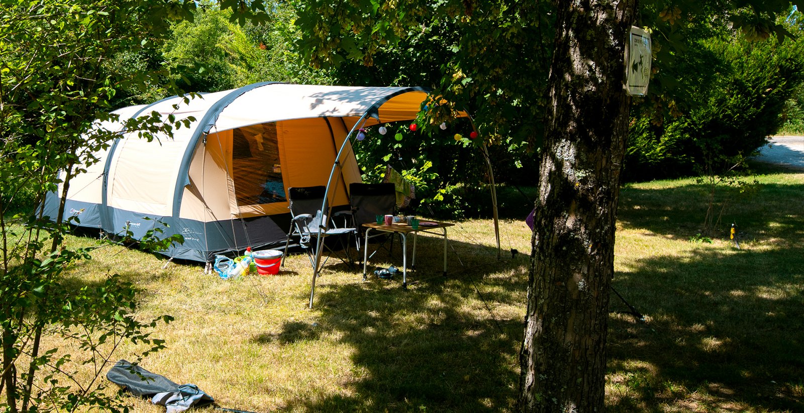 Emplacement de camping dans le Lot - Camping des Arcades